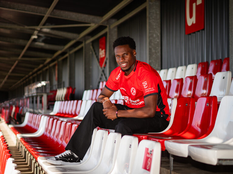 Almere City FC haalt verdediger Emmanuel van de Blaak binnen ...